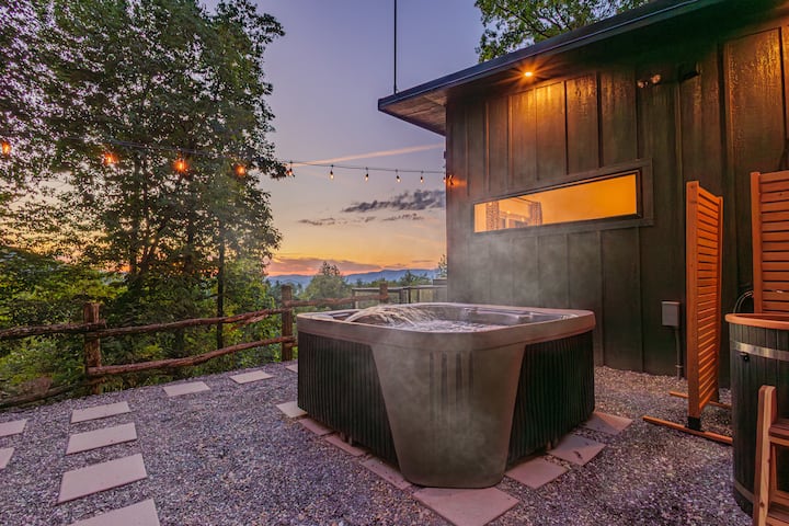 Mountain View Retreat: Hot Tub, Sauna, Cold Plunge - Bryson City, NC