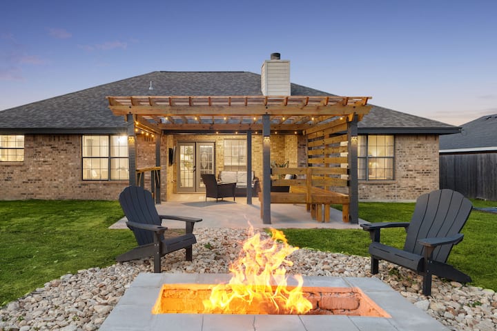 Smart Home W/ Alexa + Backyard Retreat Chef&driver - Killeen, TX