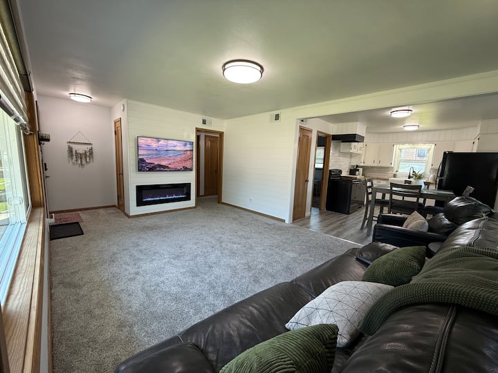 Charming And Clean 2 Bedroom, 1 Level Home! - Sioux Falls, SD