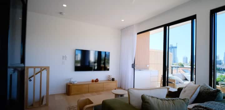 4 Storey Surfers Paradise Villa W/ Rooftop Terrace - Surfers Paradise