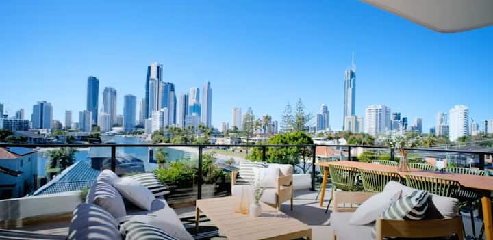 4 Storey Surfers Paradise Villa W/ Rooftop Terrace - Surfers Paradise