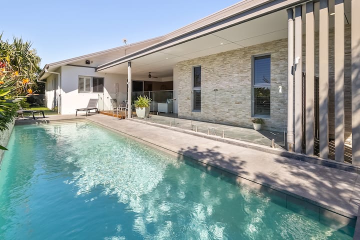 Cala Luna Beach House - Modern Coastal Escape - Coolum Beach