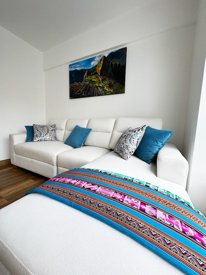 Confort Y Amplitud / Elegante Depa En Miraflores - Peru