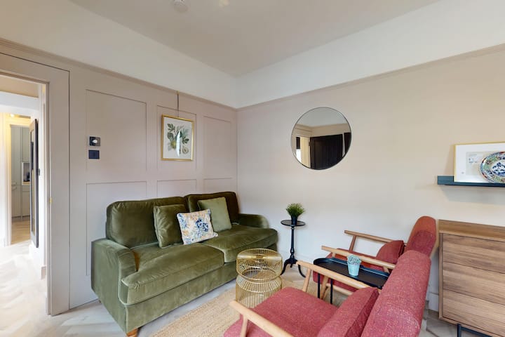 Newly Refurbished 2 Bed Cottage - Hounslow