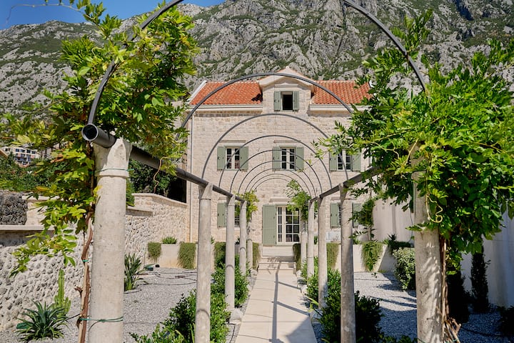 Villa Toma Dobrota 1881 - Kotor