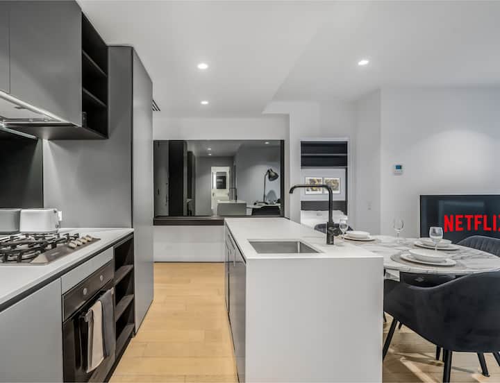 Stunning 2br Central Cbd Apartment W/ Pool & Gym - Australia