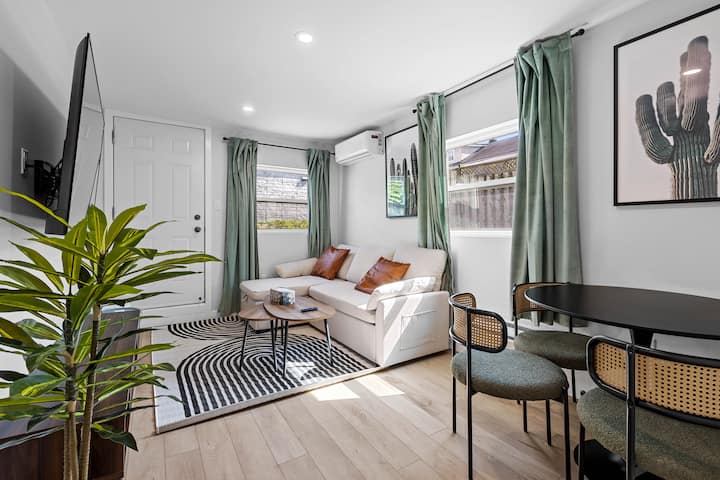 Centrally Located 2 Bed - 2 Bath Apt With Parking - Ottawa