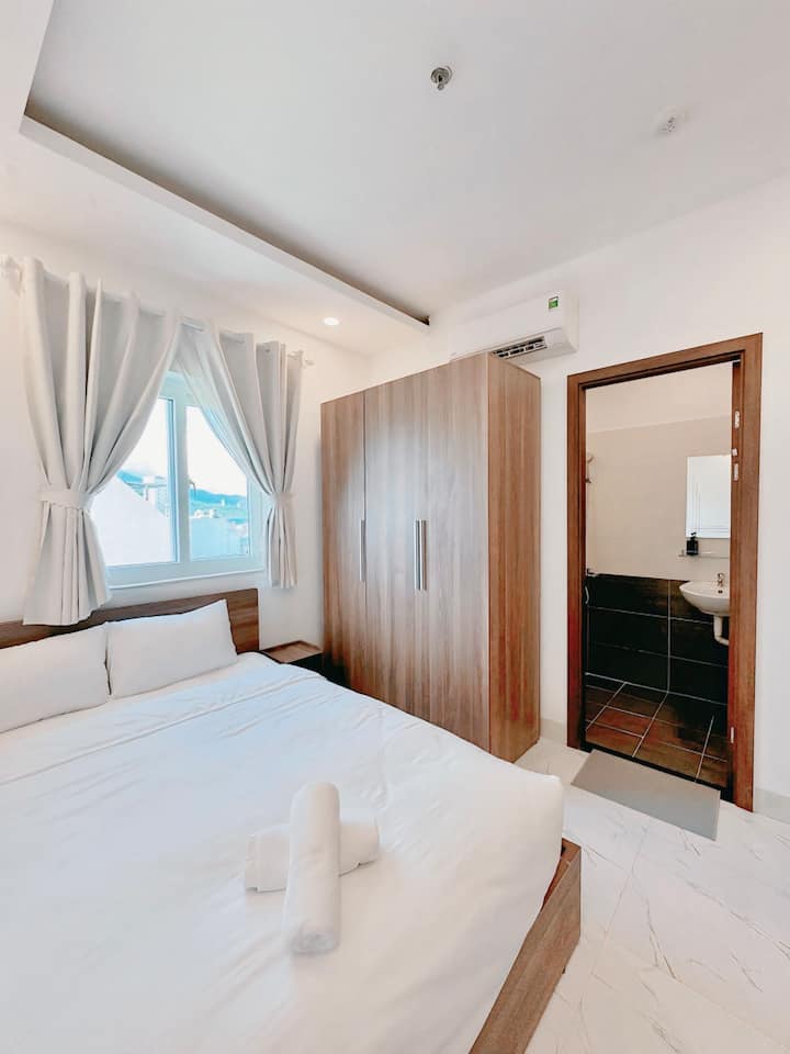 Ania Hotel - Superior Room - Mountain - Beach 250m - Da Nang