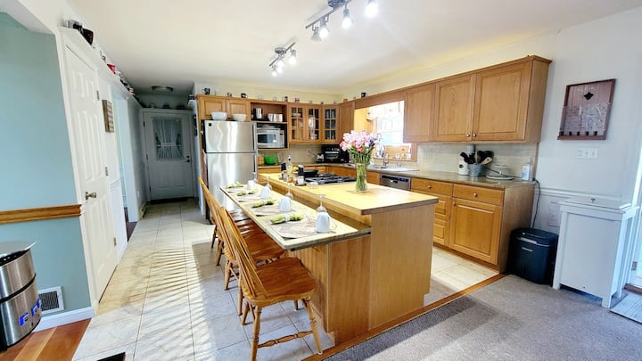 1 Acre Yard | Hot Tub | 2 Miles From Bucknell U - Northumberland, PA