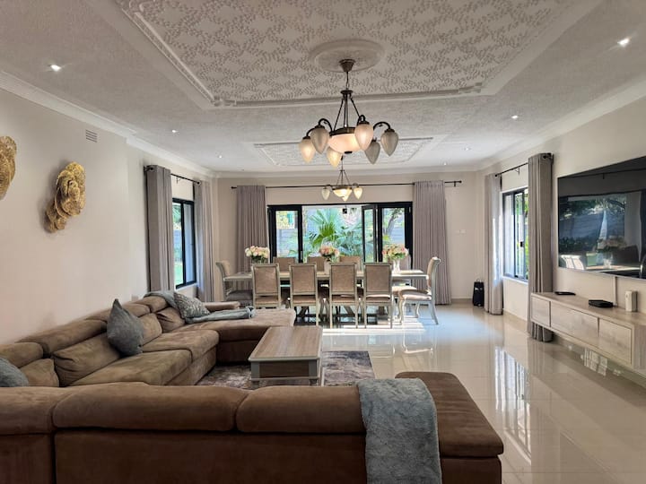 Luxury 4bd Holiday House, Sleeps 8, Swimming Pool - Harare