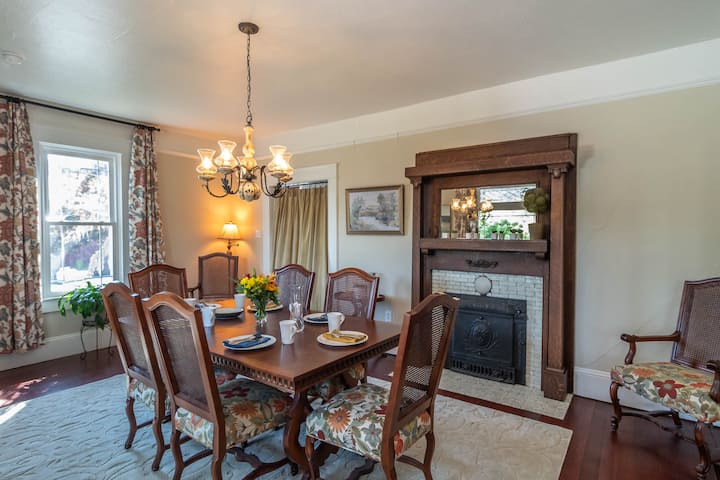 4 Bed/4 Bath Package - C.h. Bailey House B&b - Roseburg, OR