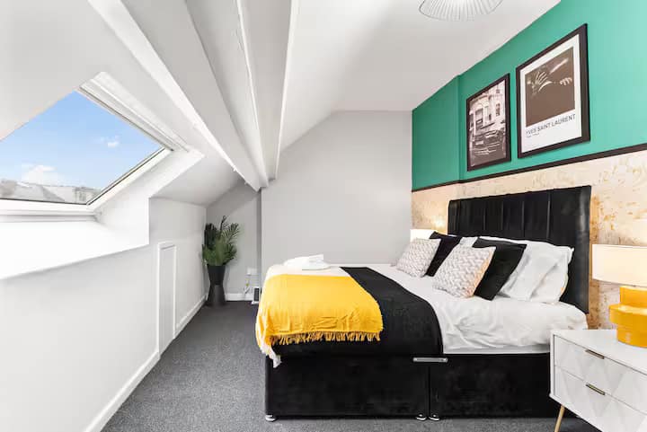 4-bed House With Parking • Contractors, Families - イギリス シェフィールド