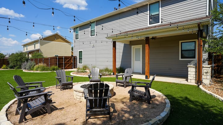 7 Bedroom 7.5 Bathroom Stephenville Villa - Stephenville, TX