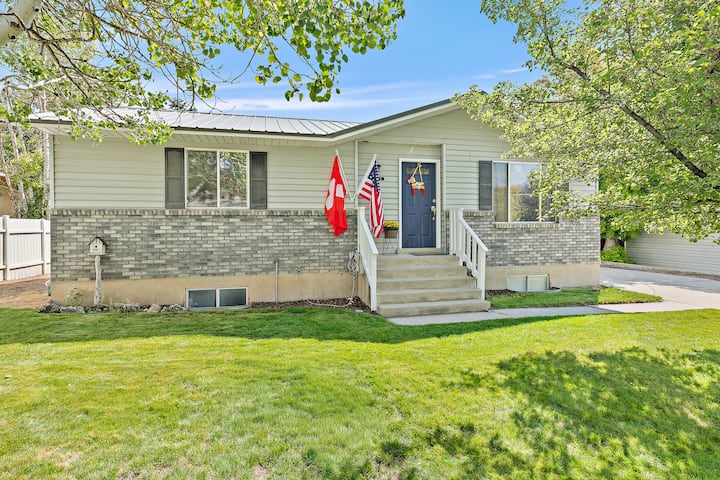 Quaint Swiss Chalet • Steps From Main St- Sleeps 5 - Midway, UT