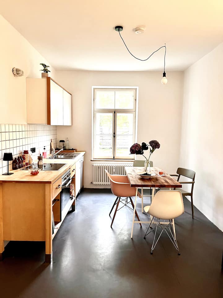 Zentrale Und Ruhige Altbauwohnung In München - Munich