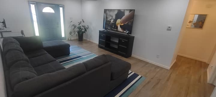 Modern & Elegant 3-bedroom Home In Dallas, Texas. - Pleasant Grove - Dallas