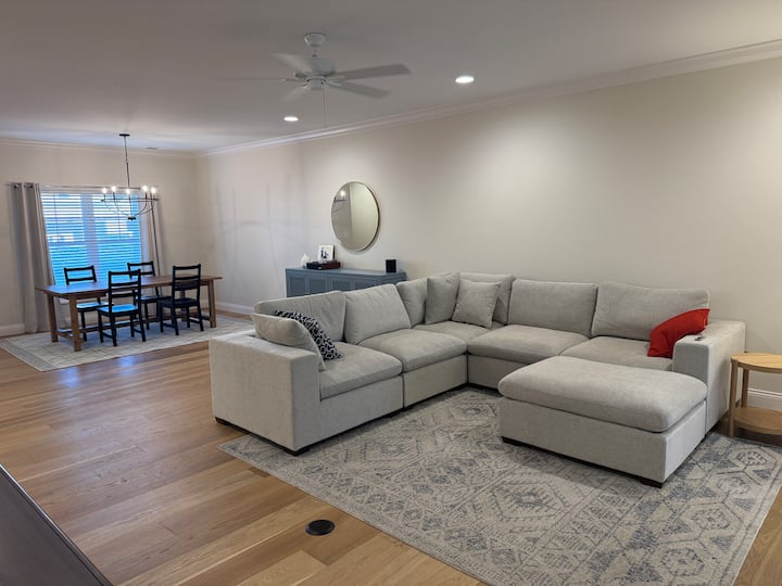 Modern 3br/3ba Condo | Spacious And Upscale - Newburgh, IN