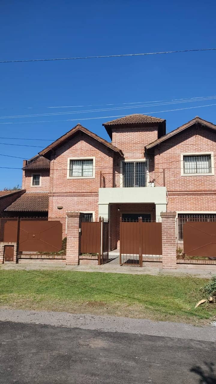 Casa Familiar Con Pileta En Bella Vista. Ideal 10. - Bella Vista