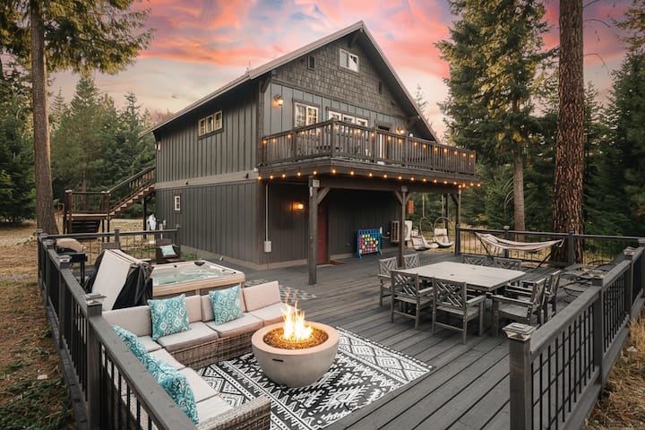 Luxe Cabin: Hot Tub, Fire Pit, King Bed And More! - Cle Elum, WA