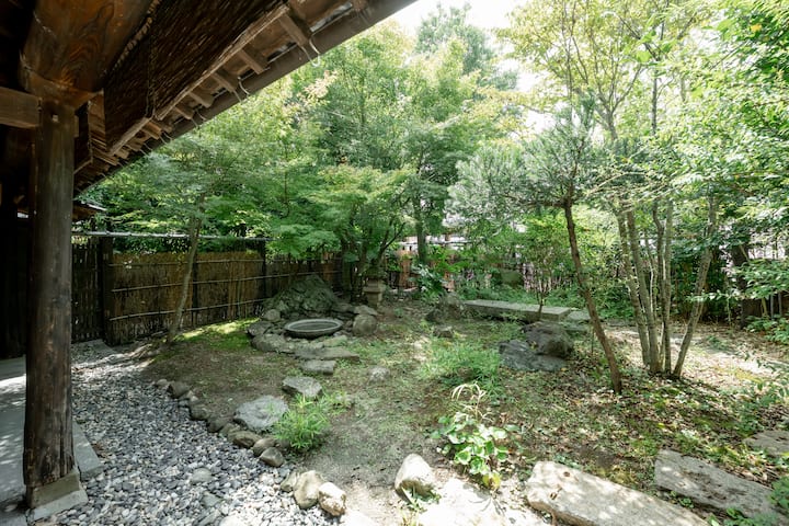 築90年の古民家／ 福岡市の都心から好アクセスで味わう日本庭園と土間キッチン／最大10人 駐車場5台 - Fukuoka