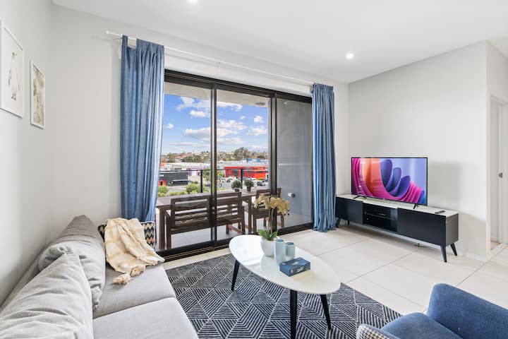 Stylish Apt W/ Balcony Easy Access To Everywhere - Brisbane