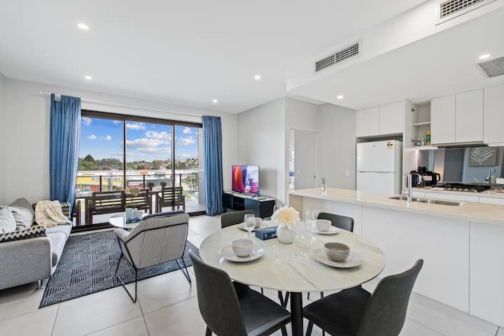 Stylish Apt W/ Balcony Easy Access To Everywhere - Brisbane