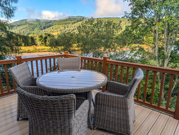 New! Riverside 3-bed Highland Lodge With Tay Views - Dunkeld