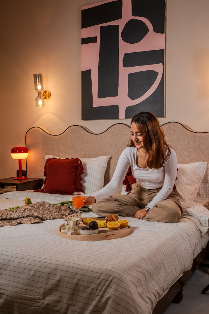 3000sqft Luxury Apart W/pvt Cinema | Posh Locality - Delhi, India