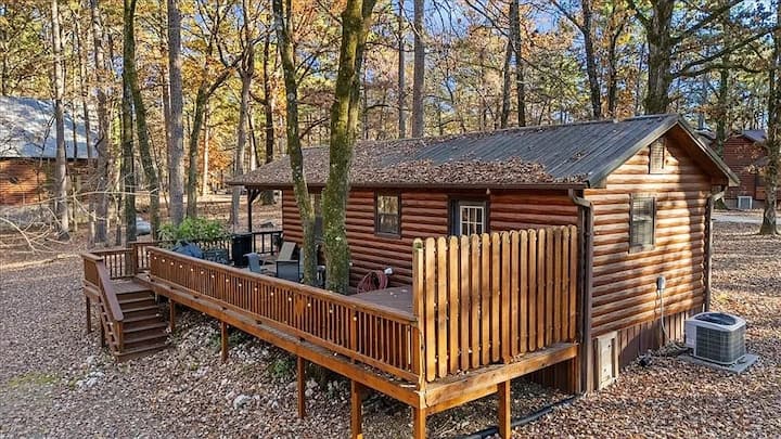 Rustic Retreat W/ Hot Tub • Firepit • Bbq - Broken Bow, OK