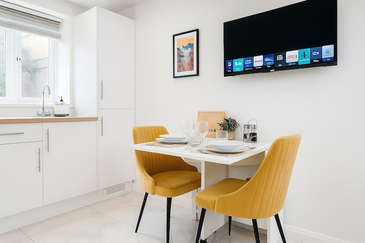 Modern Cosy Flat, Free Parking & Easy M40 Access - Marlow