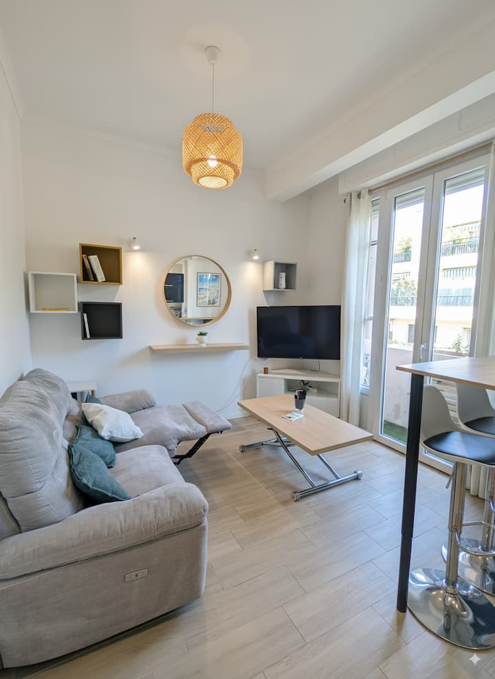 Chez Antoine Au Coeur De Nice. Av. Gambetta - Nice