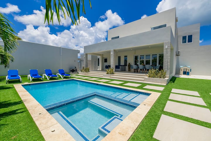 New Spacious 4br W/ Private Pool Near Eagle Beach! - Aruba