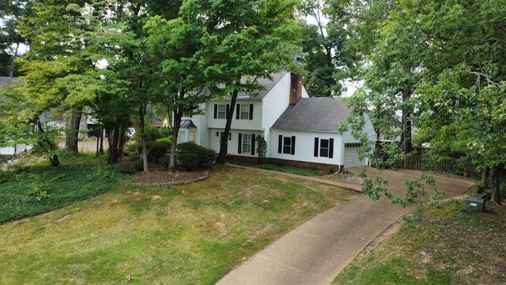 5br Retreat W/ Extra Room, Sleeps 20+ - Memphis, TN