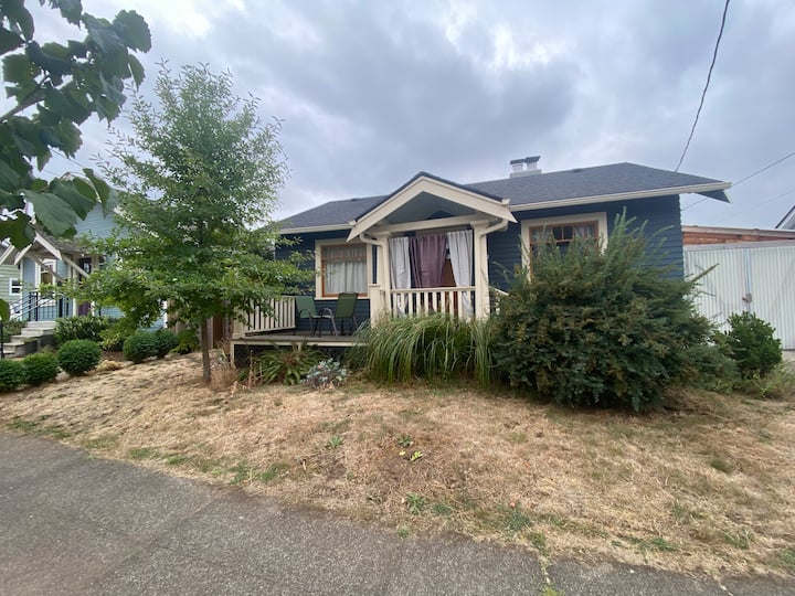Charming 2 Bedroom 1 Bath Bungalow. - Portland, OR