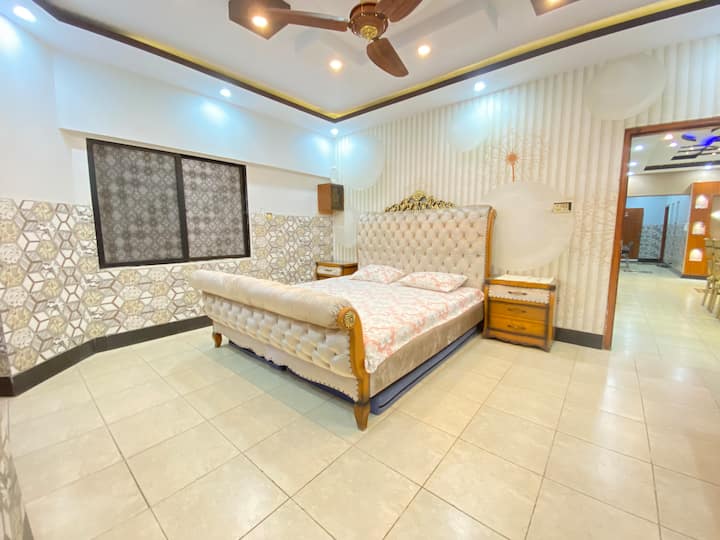 Spacious Family-friendly 4br | Ac Wi-fi King Bed - Pakistan