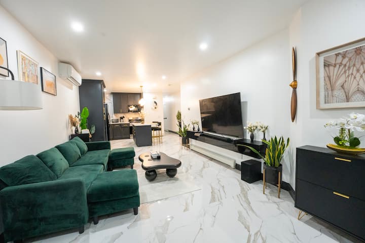 Luxury Brooklyn Home • Parking + Laundry - Brooklyn, NY