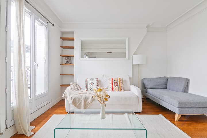 Haussmannien Lumineux Avec Balcon – Montmartre - ibis Paris Canal Saint Martin