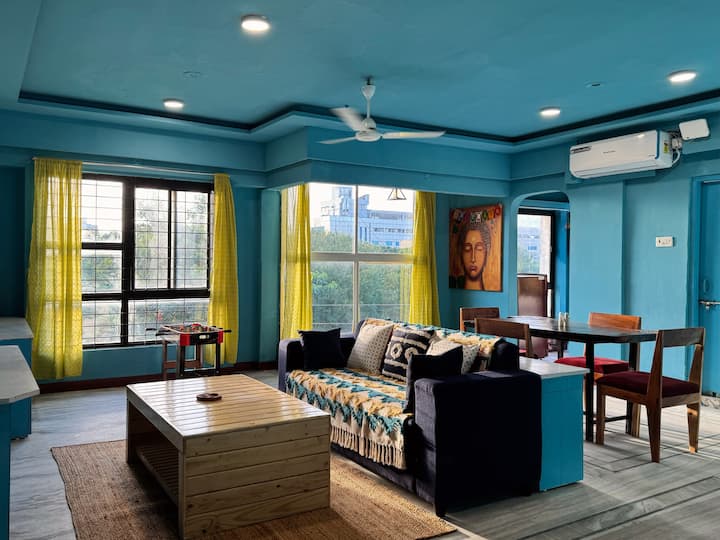 Ravellers Den | Rustic 1bhk Apartment With Balcony - Indore