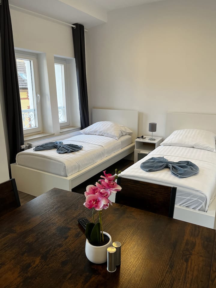 Central 3-bedroom Apartment With Kitchen & Balcony - Bergisch Gladbach