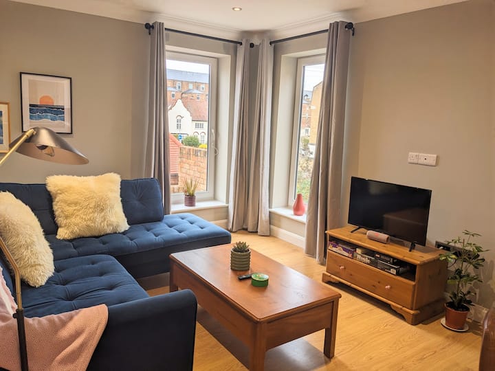 Coastal Comfort – 2-bed Apartment By The Sea - Scarborough