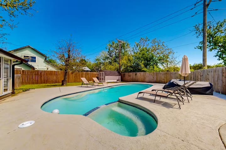 Peachtree Oasis (With Pool) - Round Rock, TX