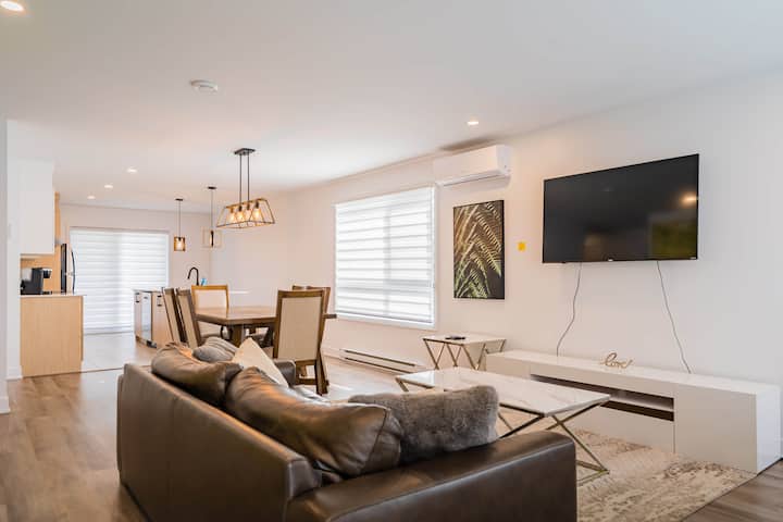 Cozy Longueuil Stay • 3br • Free Parking •Backyard - Longueuil