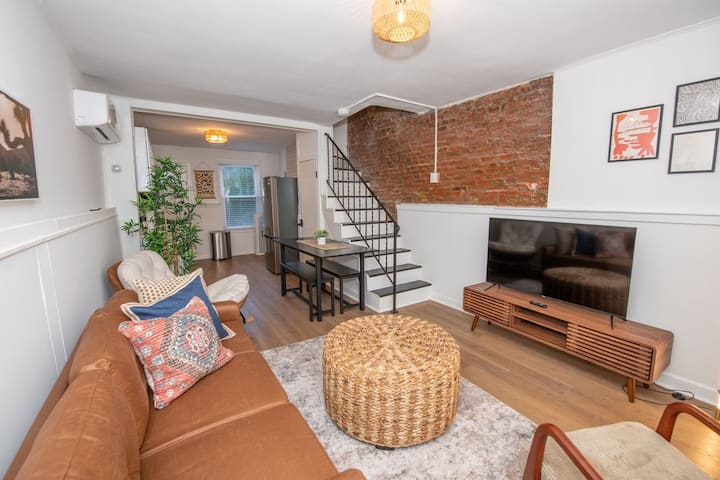 2b 2b Fishtown Home • Private Patio • Office • 28+ - Philadelphia, PA