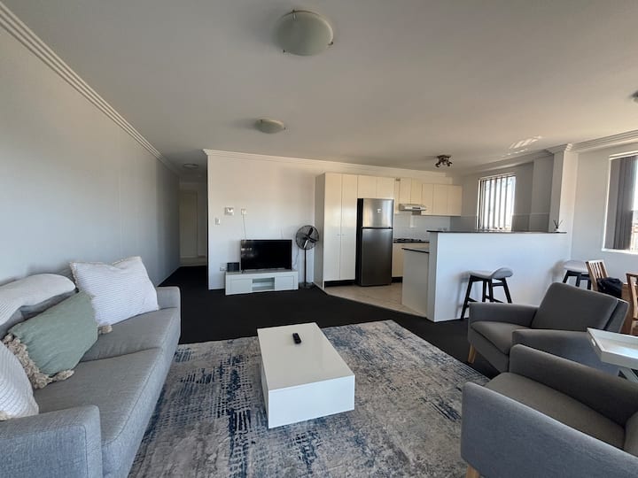 Coastal Apartment With Dual Sea And Lake Views - The Entrance