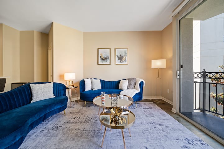 Marina Luxe Escape | Pool View • Gym • Bbq - Santa Monica, CA