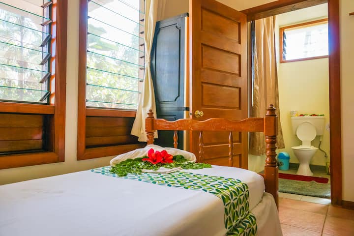 Ensuite 8 Ground Floor Close To Hospital & Shops - Samoa