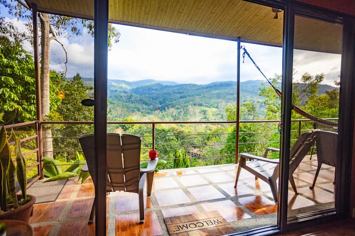 Cozy Cottage, Mountain View, Turrialba - Costa Rica