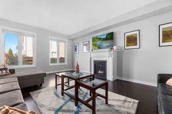 Elephant Escape: Spacious 7b/3.5b Home + Parking! - Bowmanville