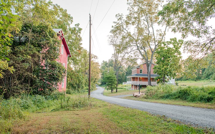 Boutique Stay Along Mahantango Creek: Luxe Cabin - Pillow, PA
