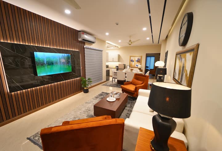 Cozy 2bhk I Rooftop Pool+city Views & Parking. - Islamabad